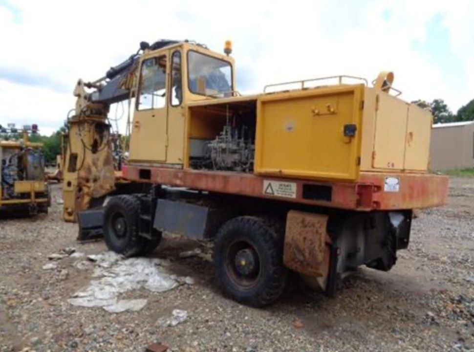 AKERMAN RUBBER TIRE EXCAVATOR DITCHER