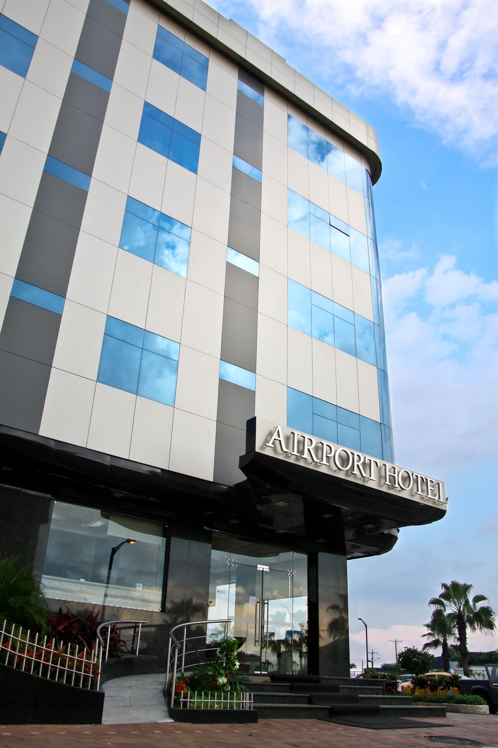 TRABAJA CON NOSOTROS | Airport Hotel