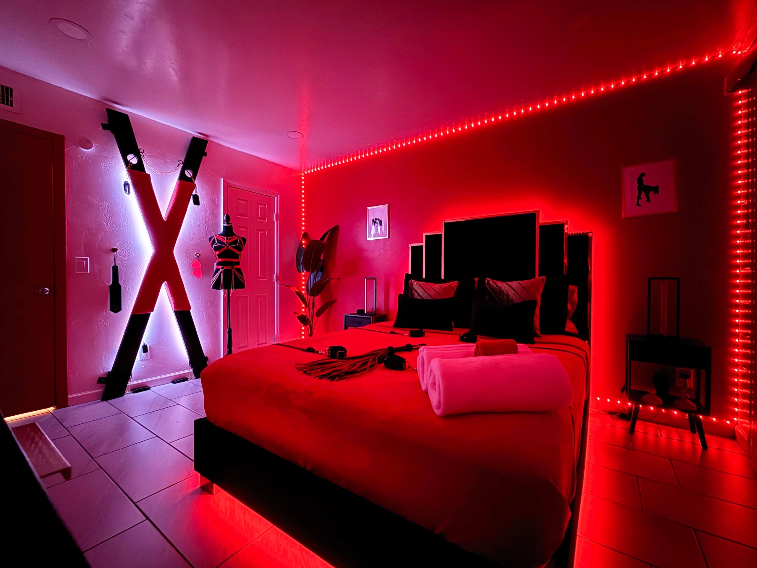 Red Chamber Suites | Adults-Only Hot Tub Suites in Tucson & Killeen