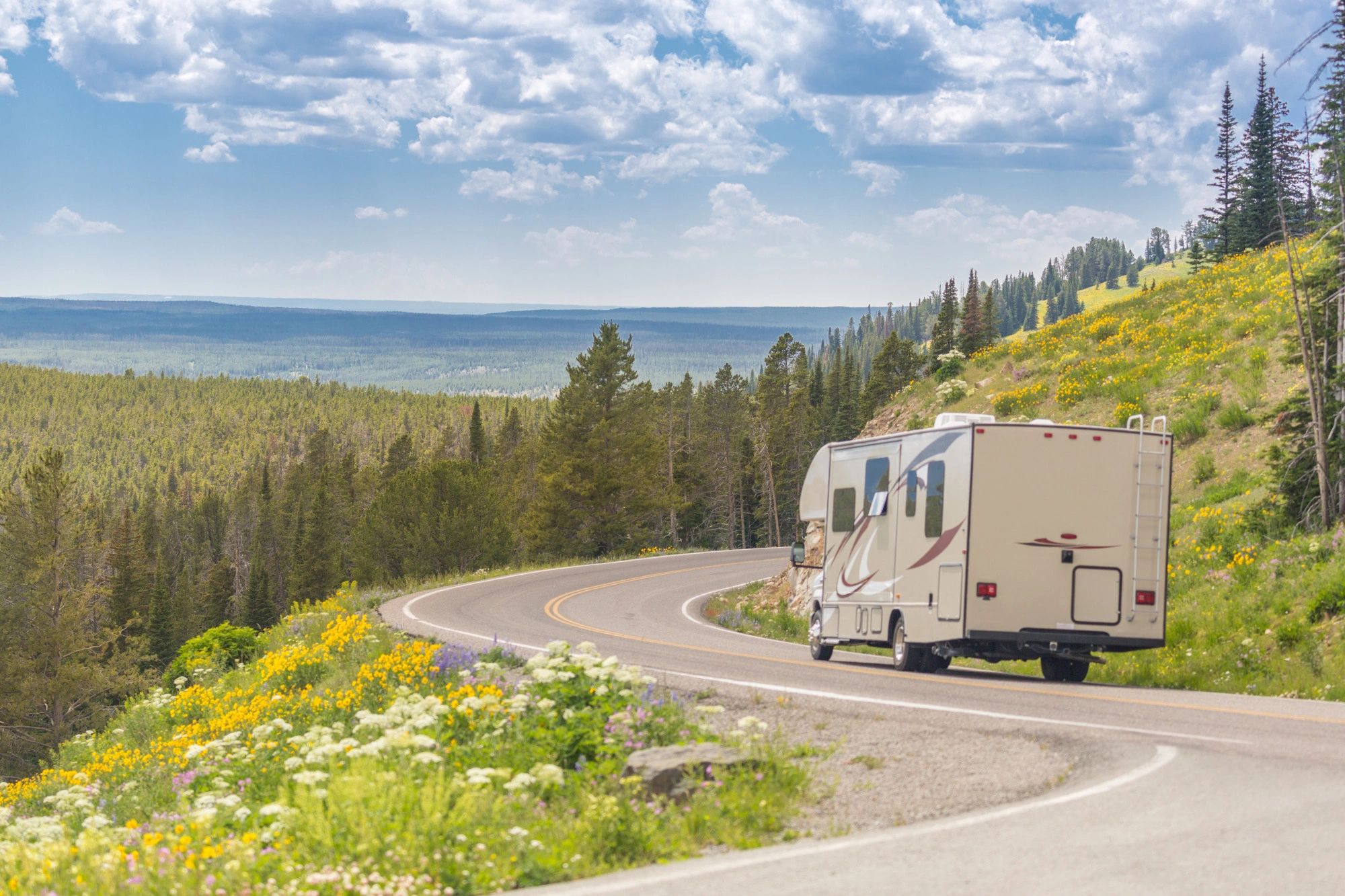 8 Amazing Areas to Visit on Your RV Road Trip
