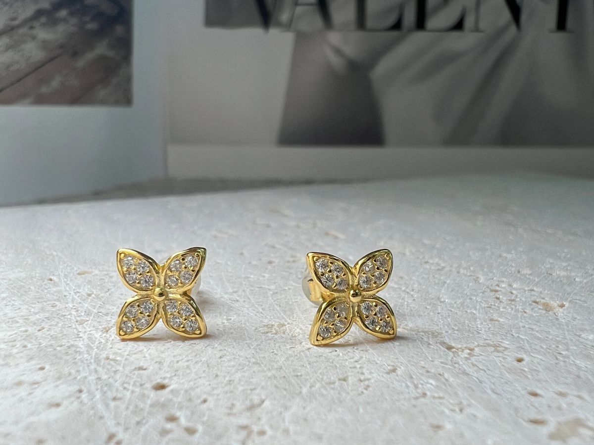 Gold tone flower earrings