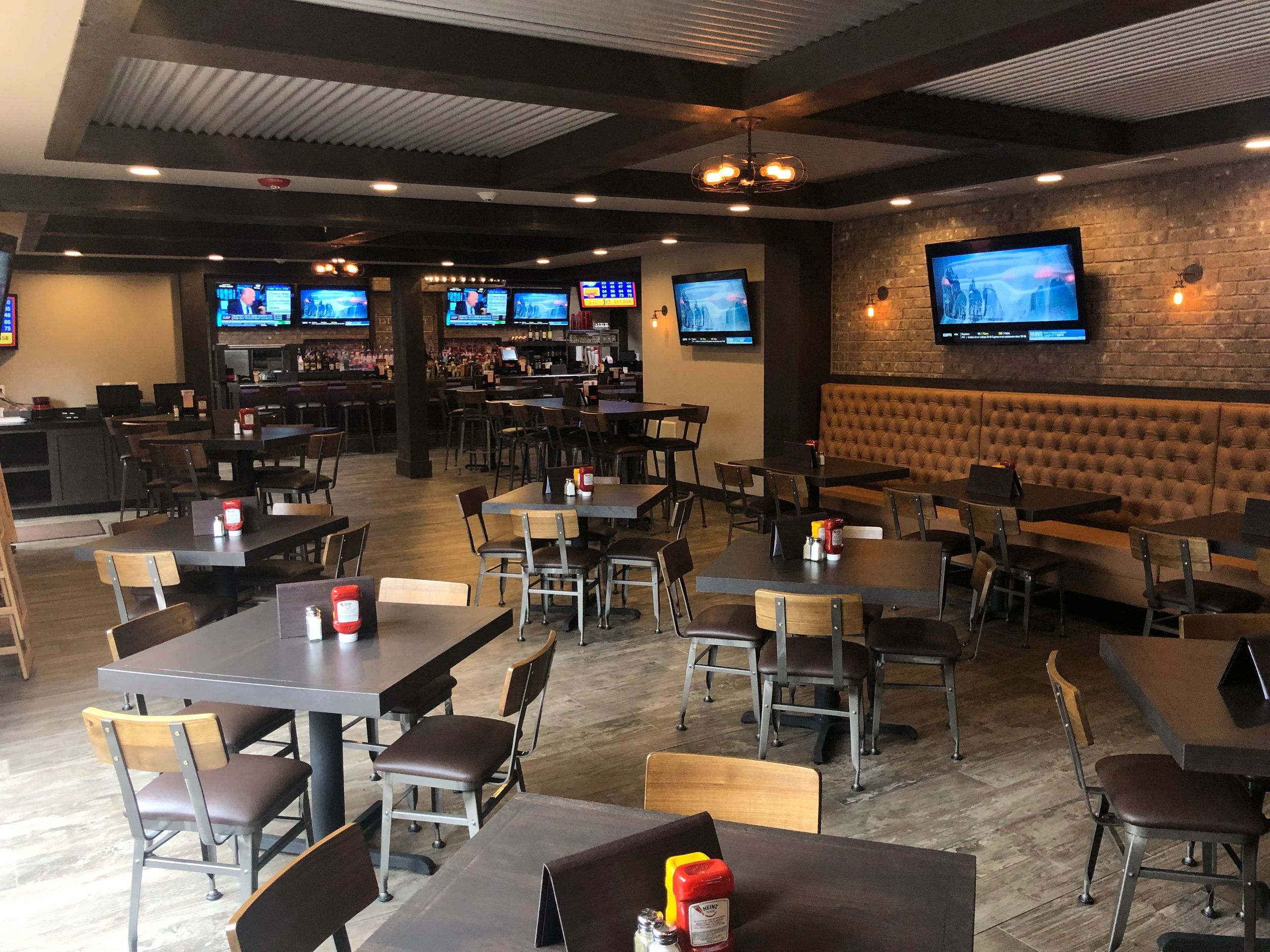 Restaurants, Bar and Grill - 15th Street Tavern - Clarkston, Michigan