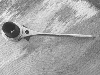 Scrench - Ratchetscrench Scrench Chainsaw Ratchet Wrench Tool