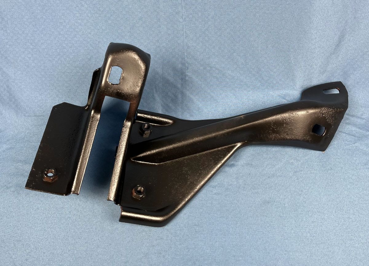 Right rear bumper bracket