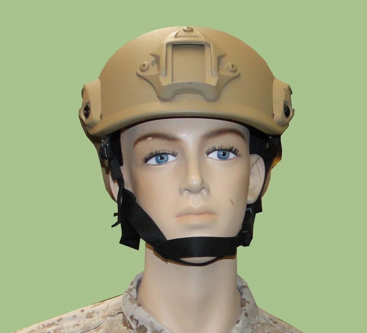 Battle Airsoft Helmet - Coyote (30-138)
