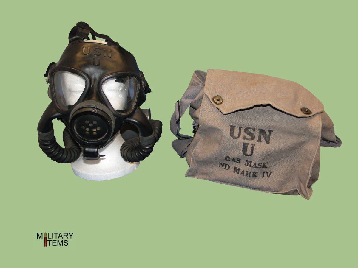 WWII USN MK IV gas Mask with Bag (4536)