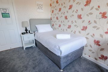 Aye Stay - Guesthouse, Bed and Breakfast, Guesthouse, Hotels