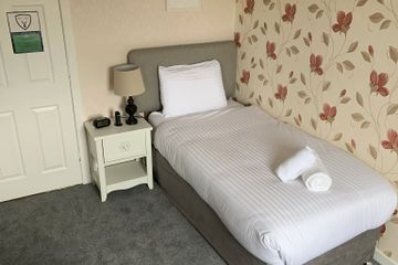 Aye Stay - Guesthouse, Bed and Breakfast, Guesthouse, Hotels