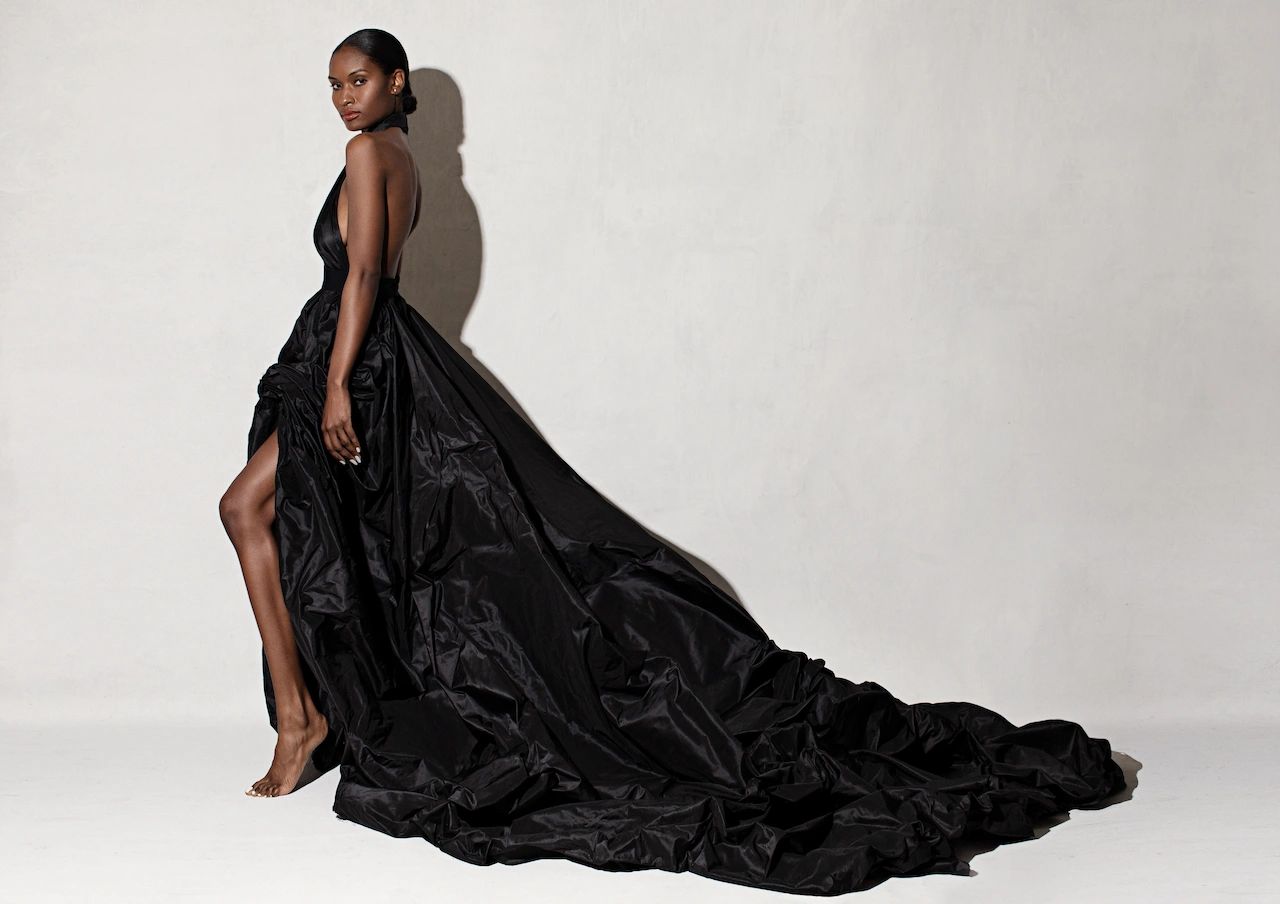 Model - Naturally Hay