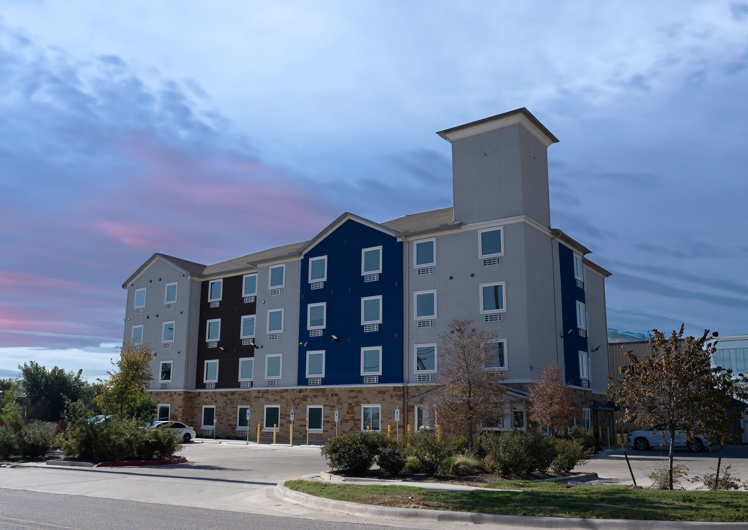 Texas Bungalows Hotel & Hotel Que - Budget Friendly Stay, Luxury ...