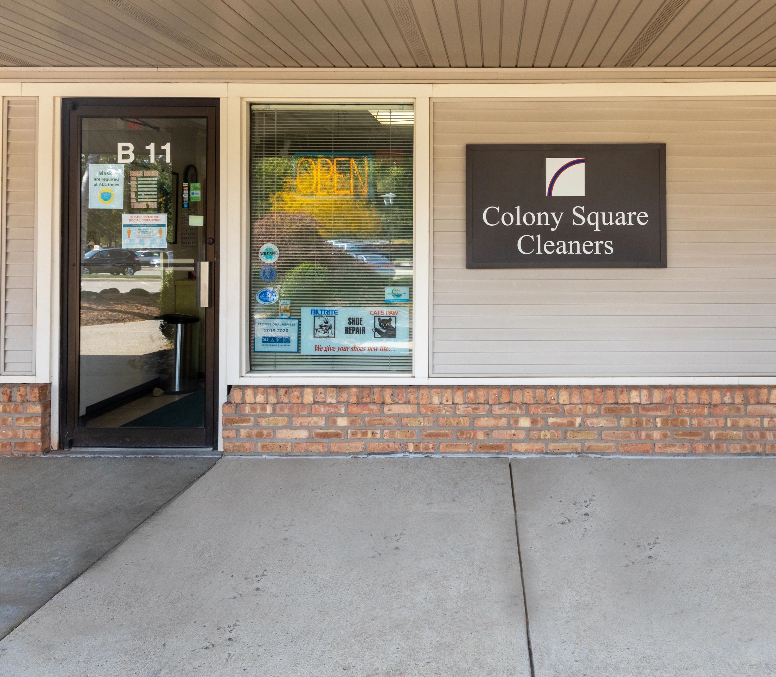 www.ColonySquareCleaners.com