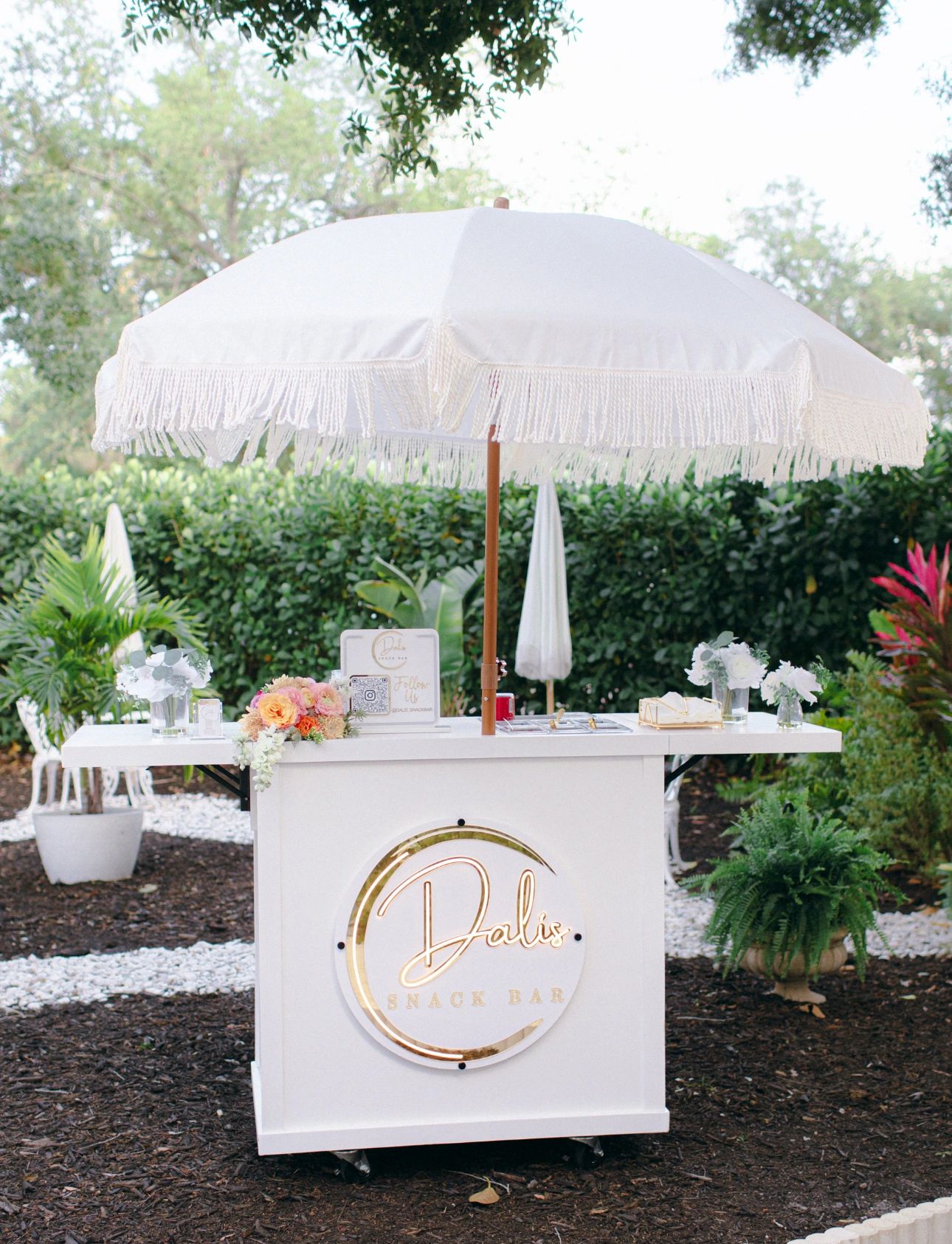 Dalis Snack Bar - Treat Yourself Today!