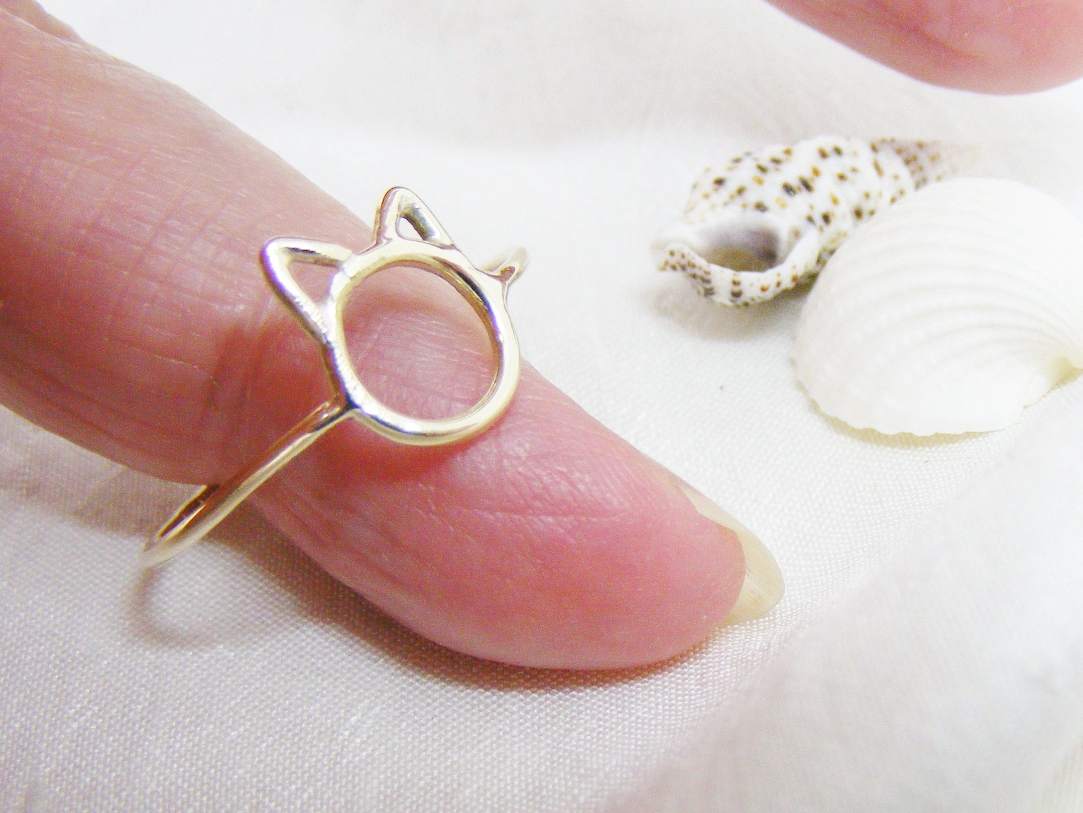 9ct and 18ct gold cat rings