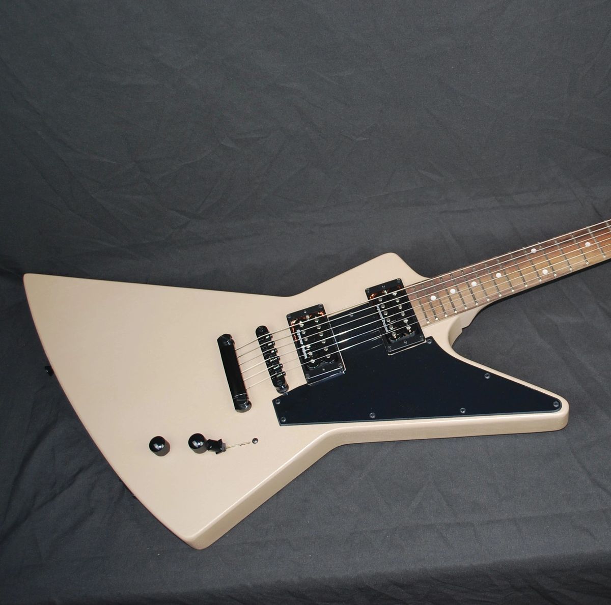 Pre-order: Explorer 2023 - Matte Desert Tan Seymour Duncan Distortion ...