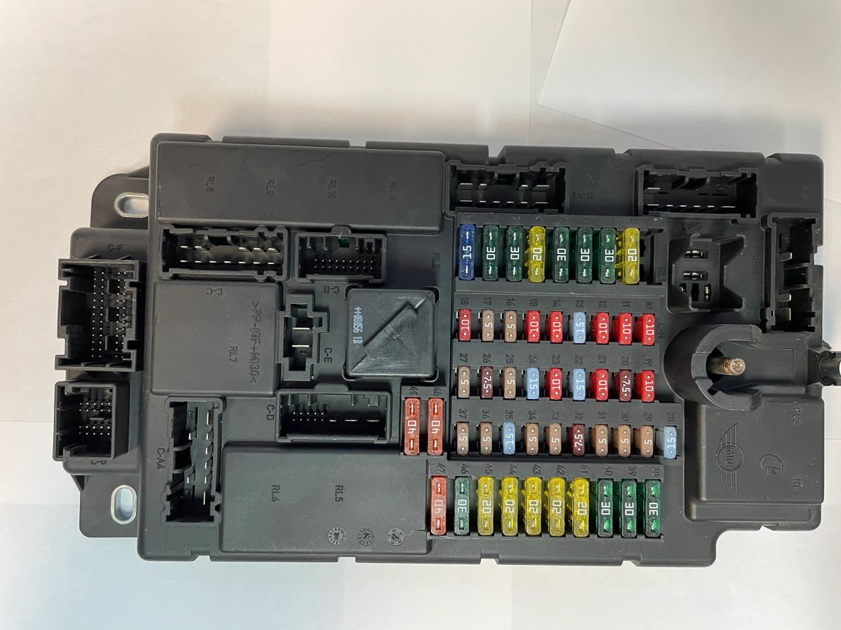 2007-2014 Mini Cooper JBE 6135343738 FUSE BLOCK