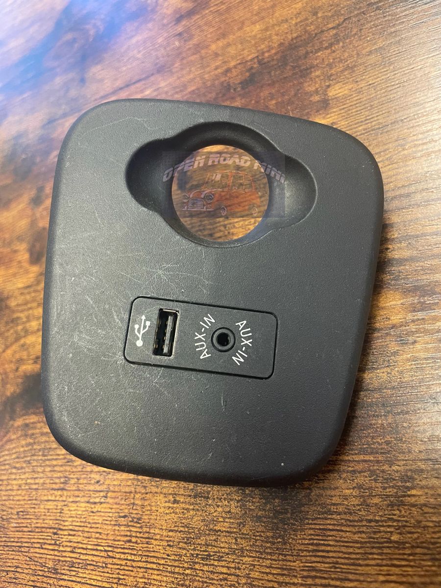 Mini Cooper Aux Jack USB Port F54 F55 F56 F57 F60 84109266607