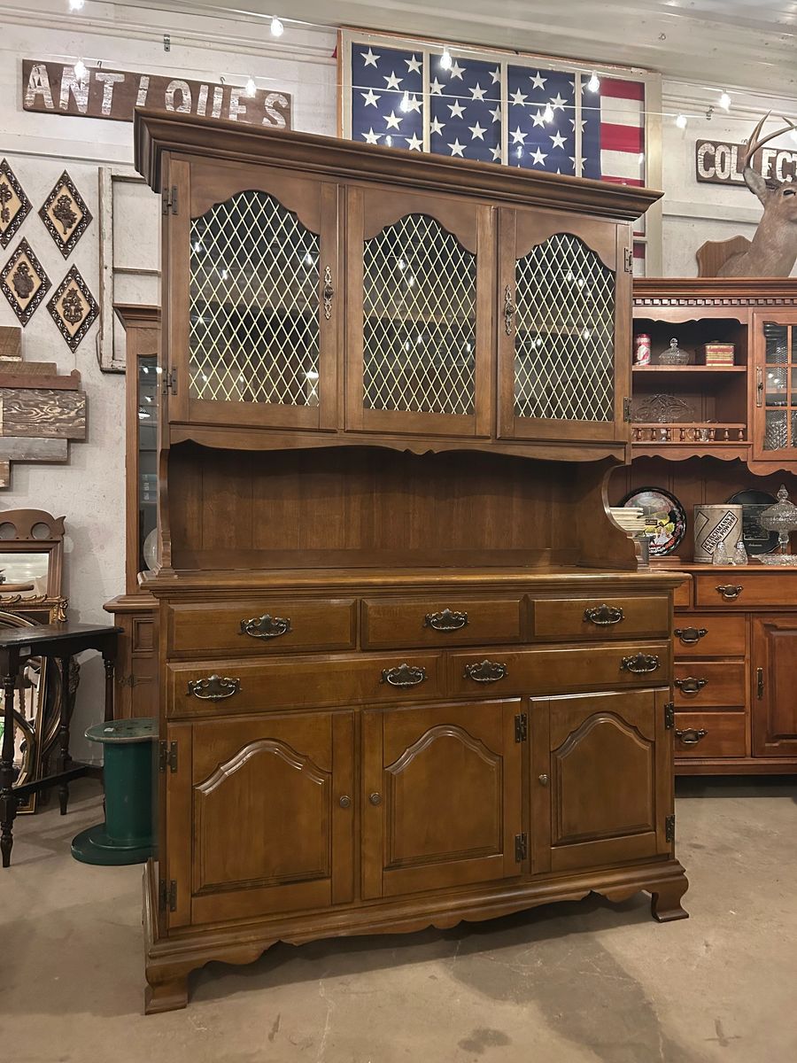 VTG. Sprague & Carleton Solid Maple Hutch