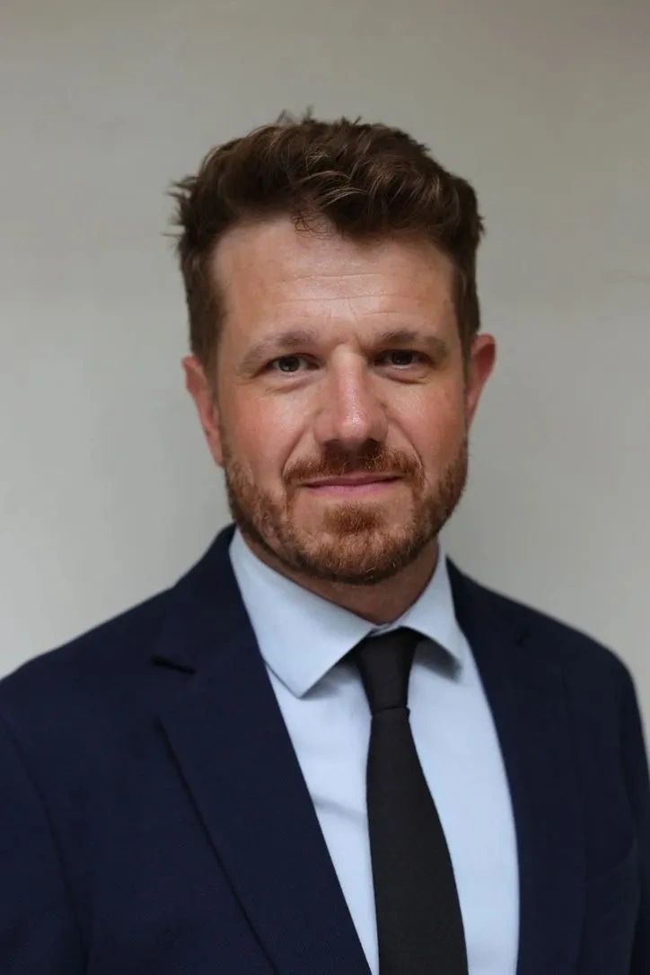 Best Orthopaedic Surgeon for Total Hip Replacement | Mr Markus Baker