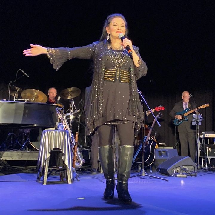 Crystal to Headline 4 Nights at Don Laughlin's Riverside Resort