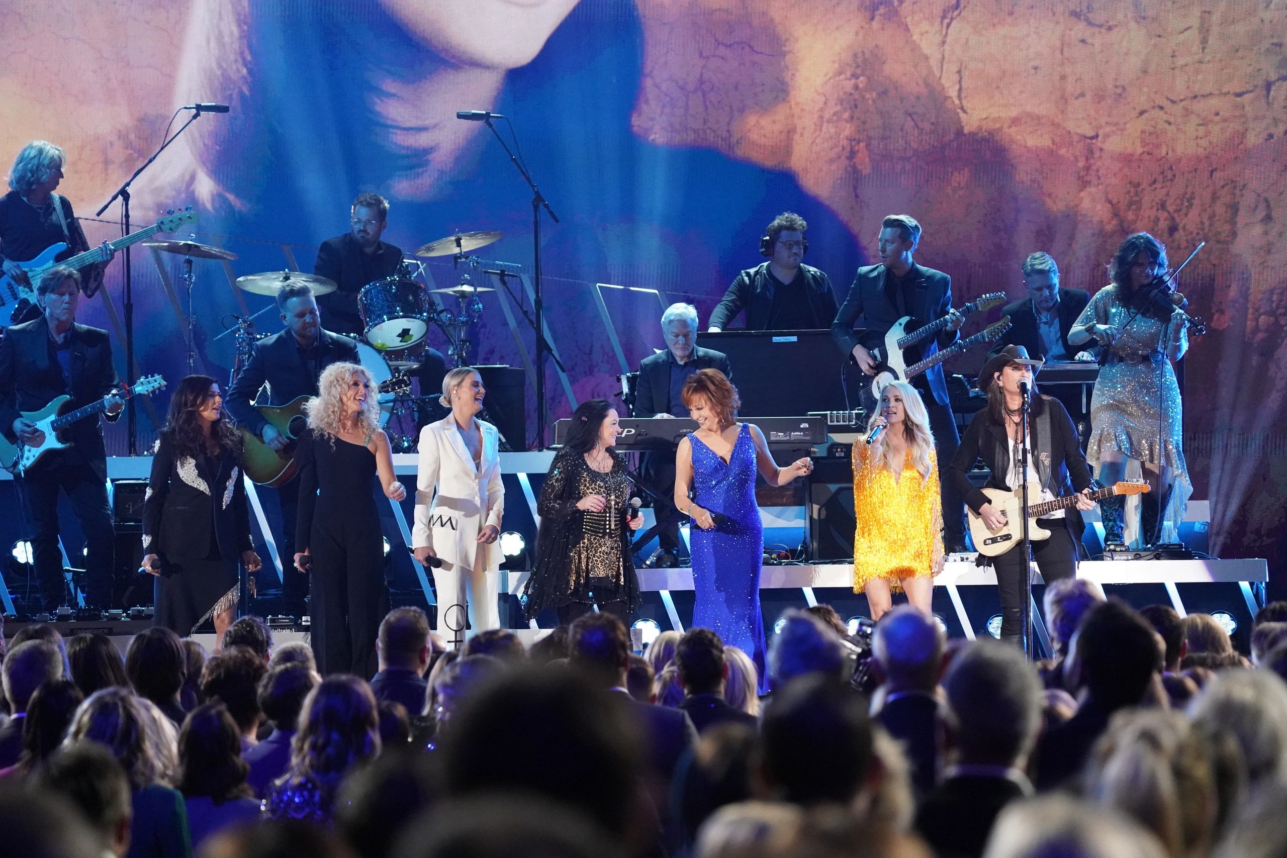 Crystal performs on 53rd CMA award show.