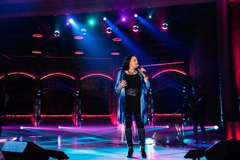 Tune In Alert: Crystal's Huckabee performance re-airs.