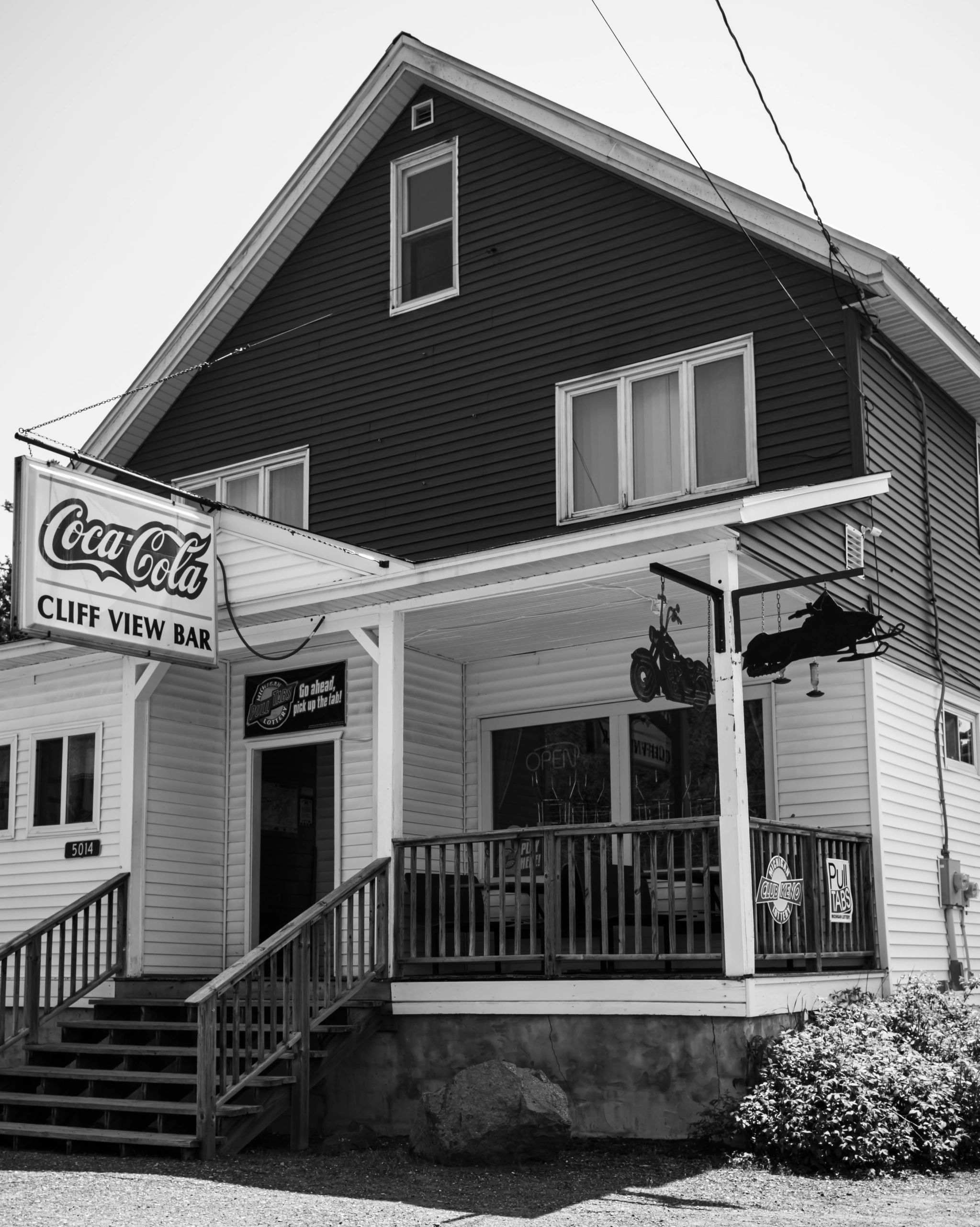 Cliff View Bar & Cabins