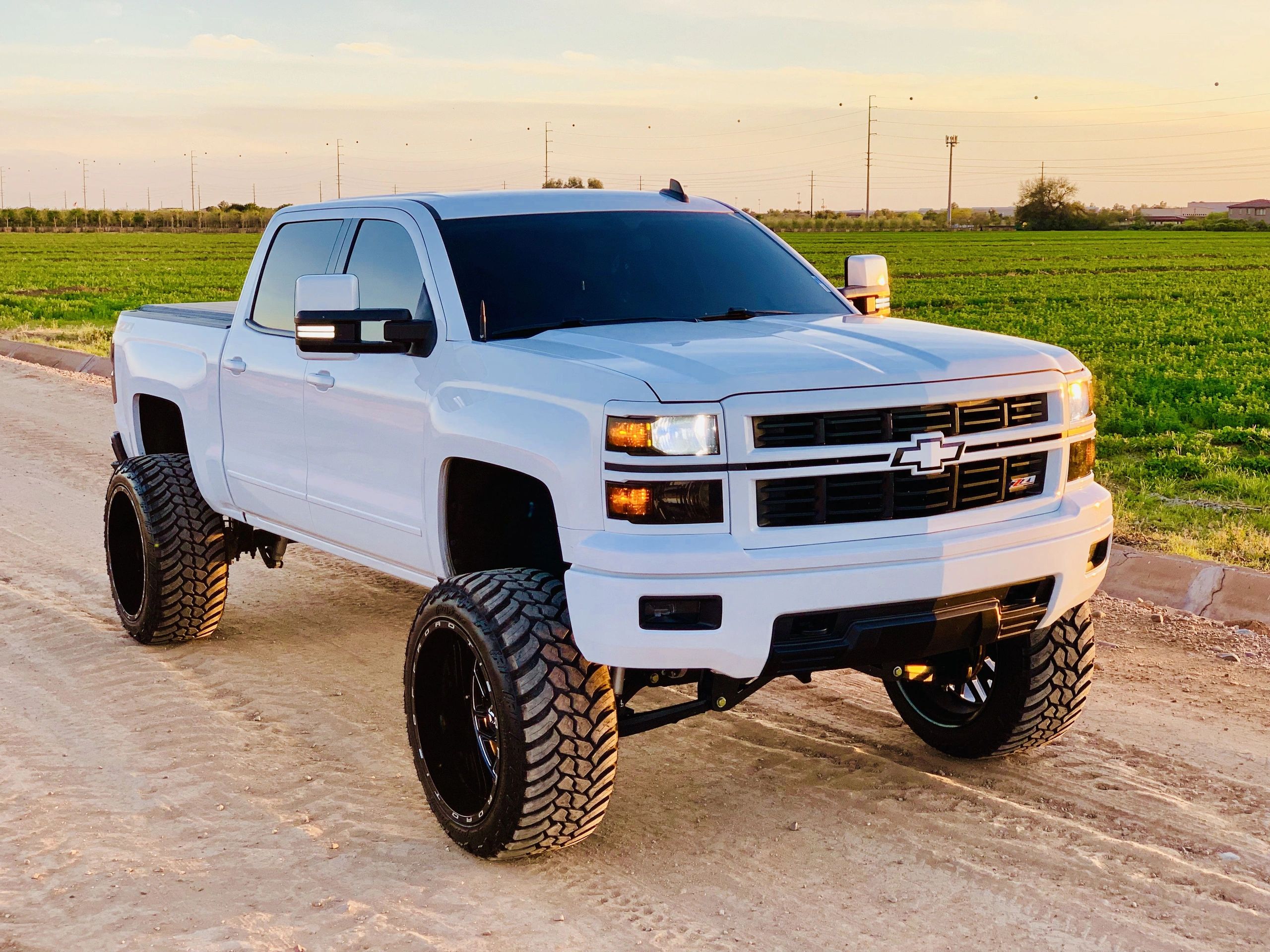 AZ FAMOUS WHEELS & TIRES