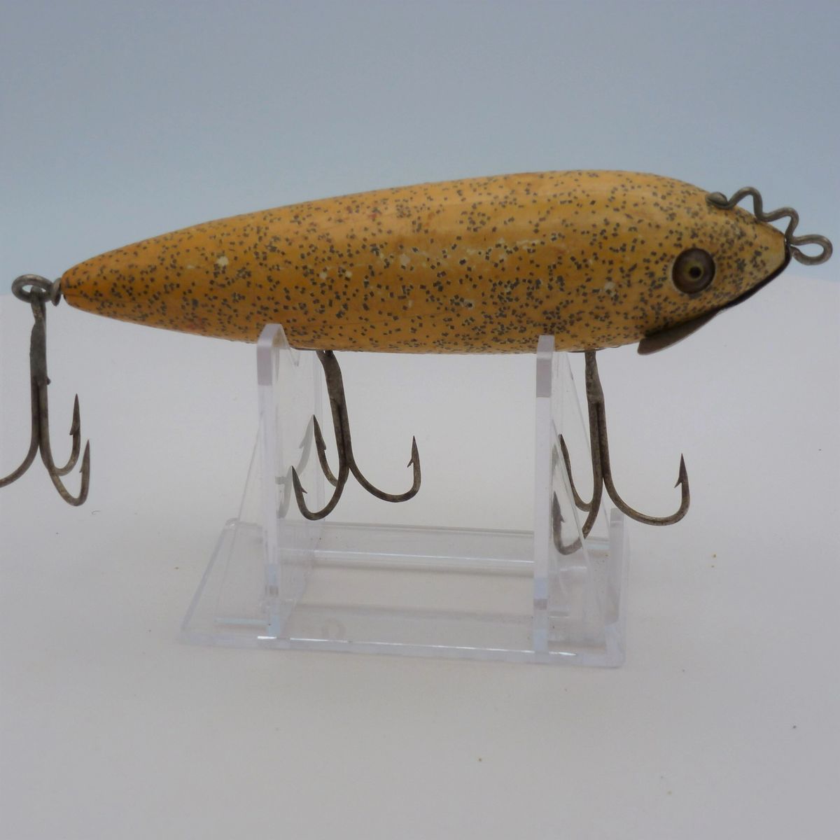 Heddon Near Surface Wiggler in Rare Gold Flitter Finish