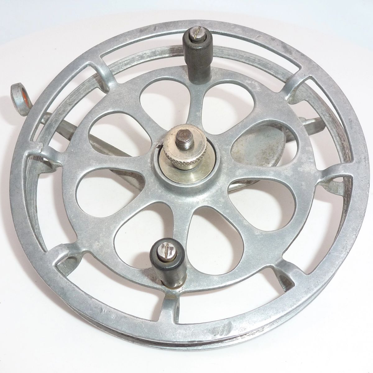 Upright Goite Casting Reel
