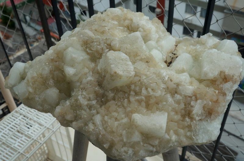 Gypsum Mineral Specimen 20" Large and 21.568 kilos or over 47 3/8 lbs