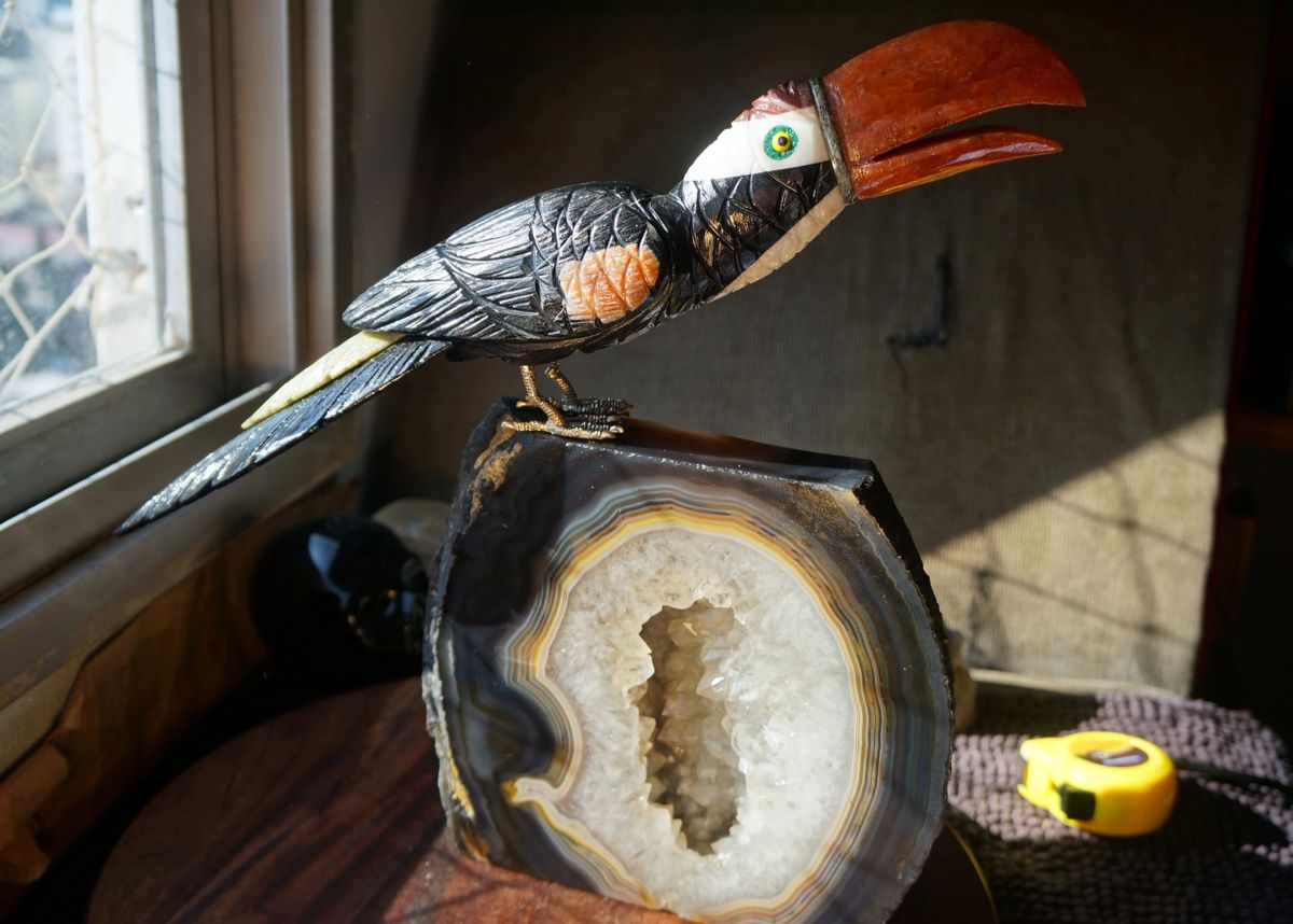 Toucan Carved in Gemstones on Blue Agate Base 5.775 kilos or 12 2/3 lbs