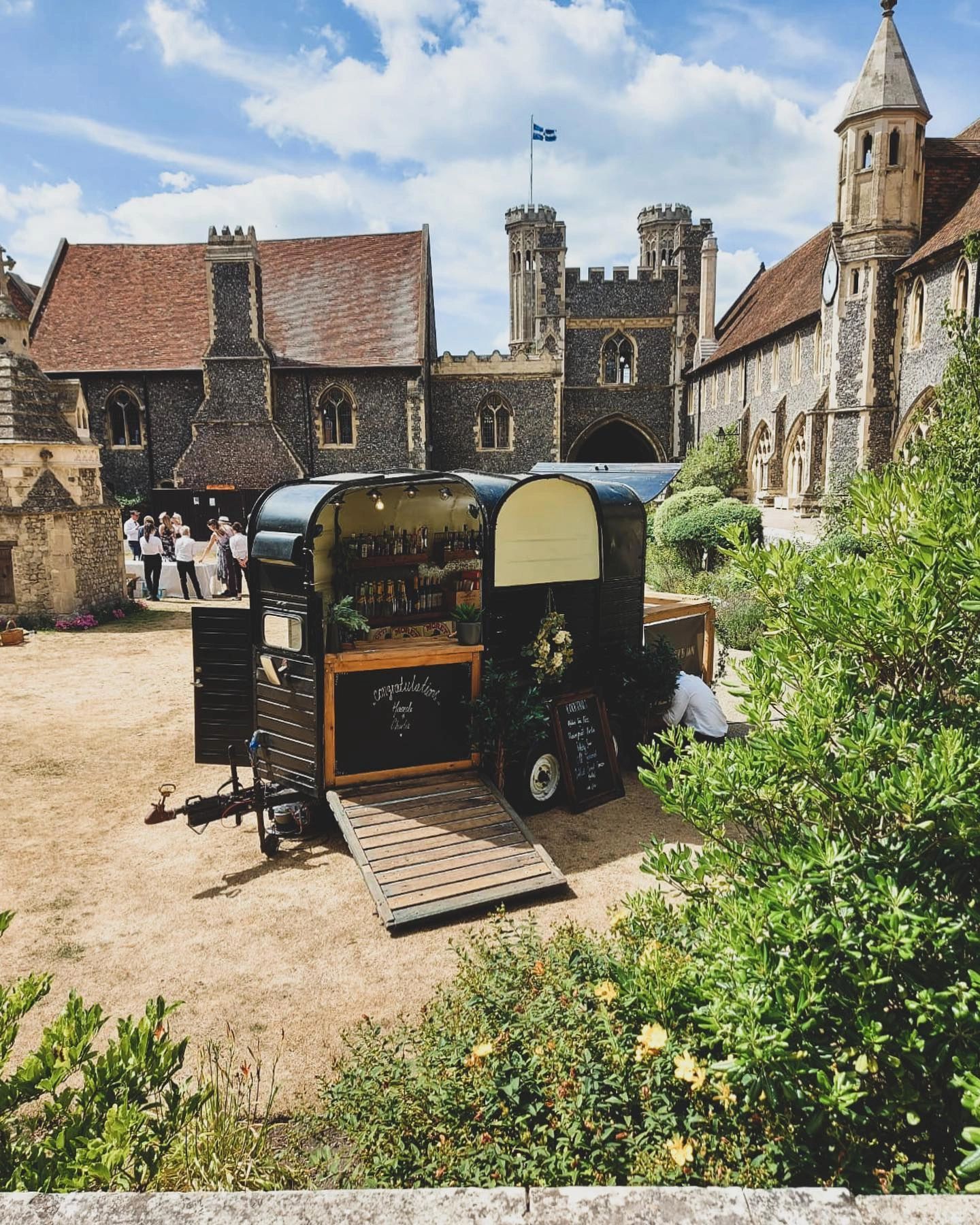 The Boxed Inn - Mobile Bar - Home
