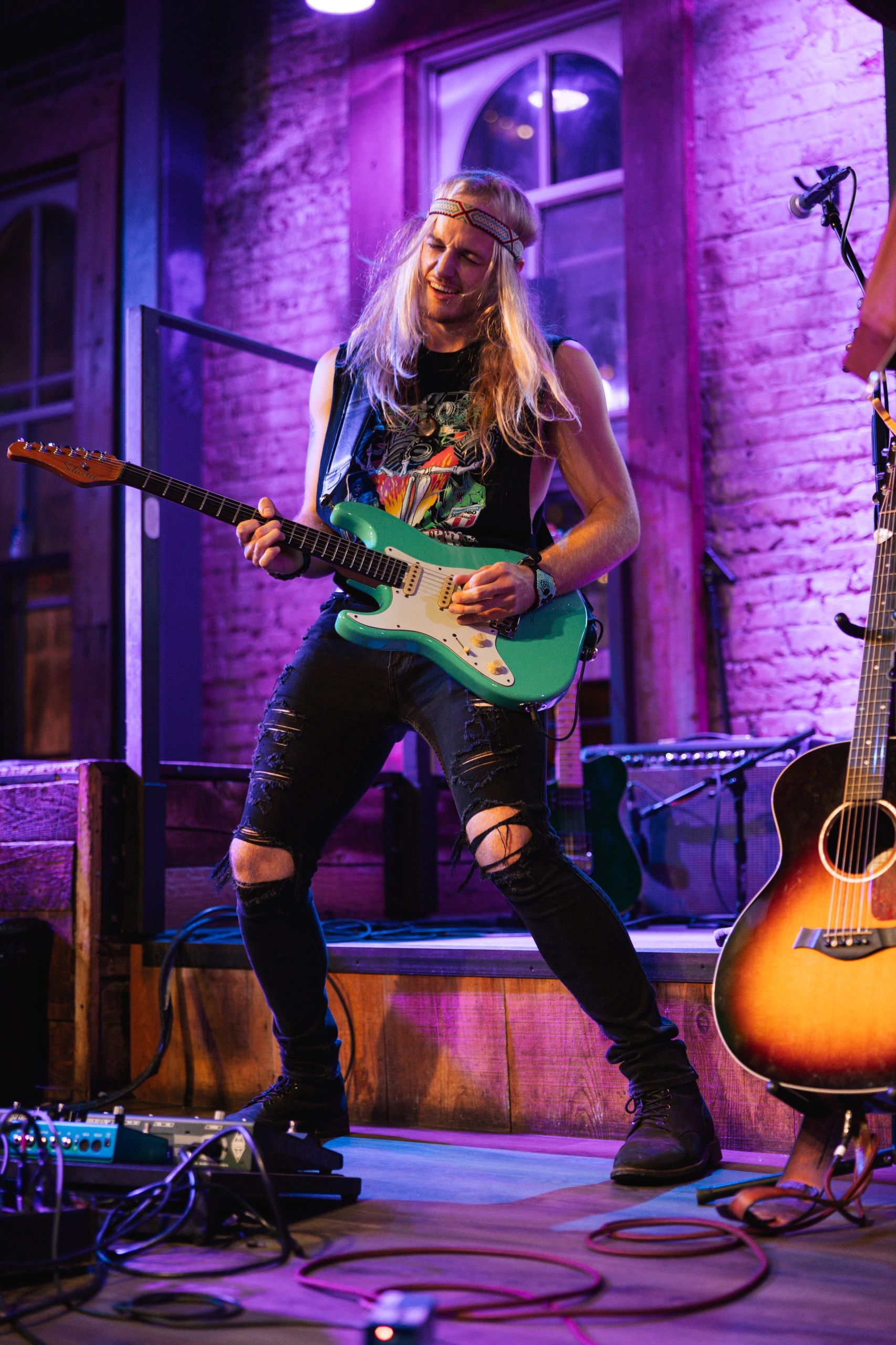 The Official Website of Damon Mitchell