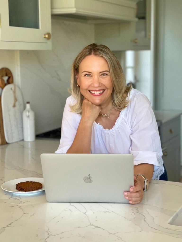 Expert Nutritionist Offering Tailored Nutrition Advice