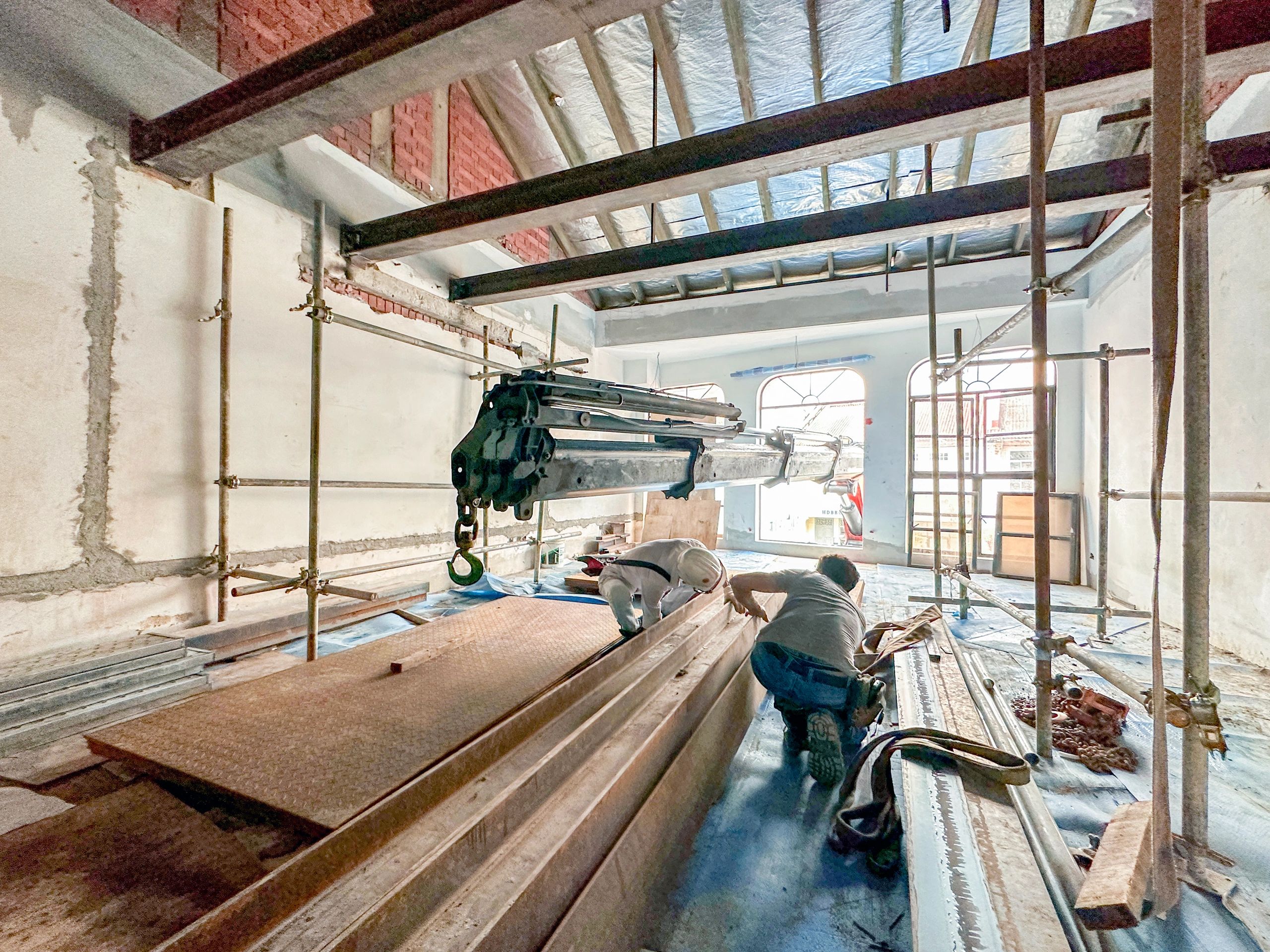 Maximising Space with Bondek Structures in 5 points