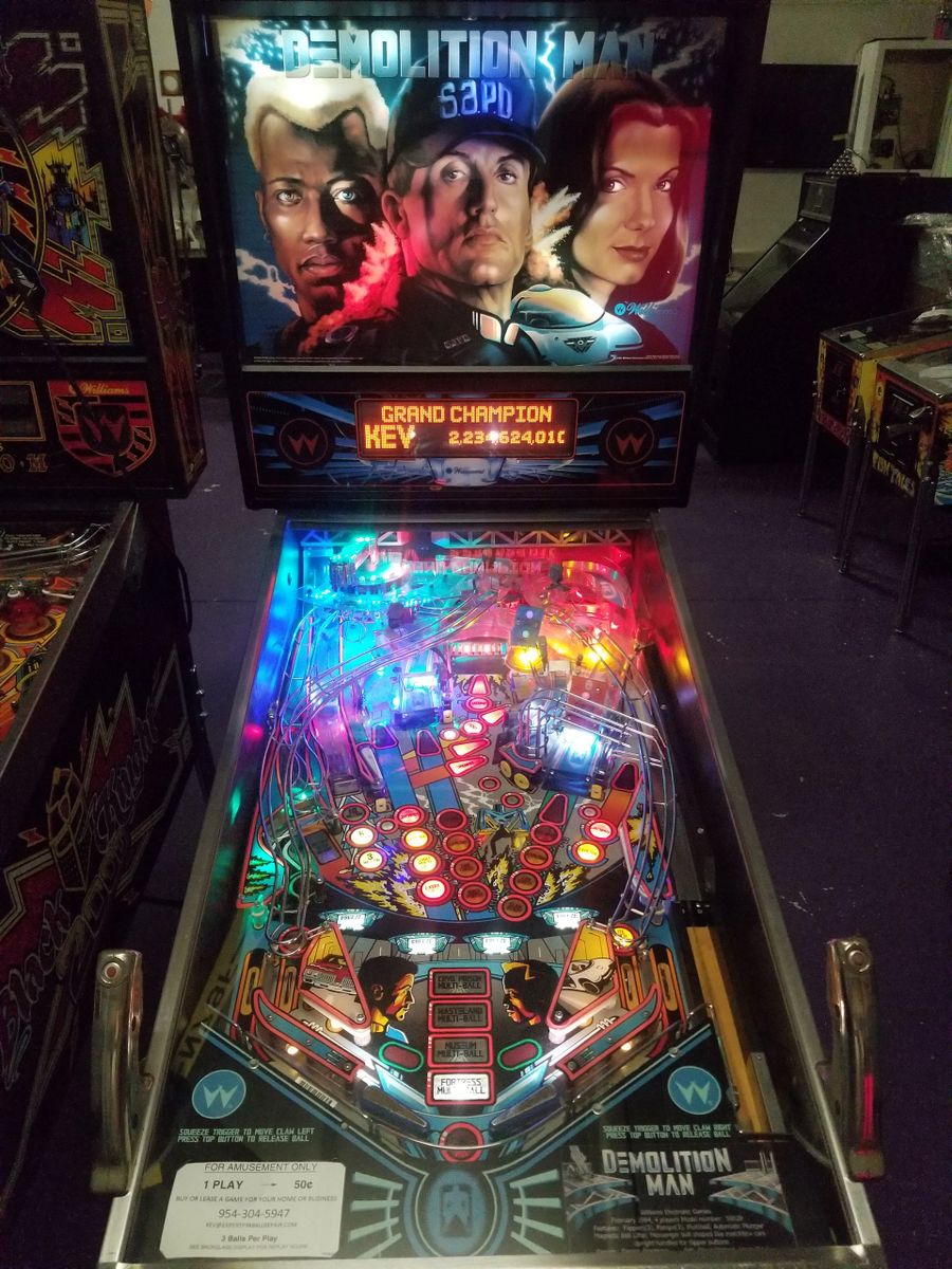 Demolition Man Pinball Machine Williams Vintage 1991