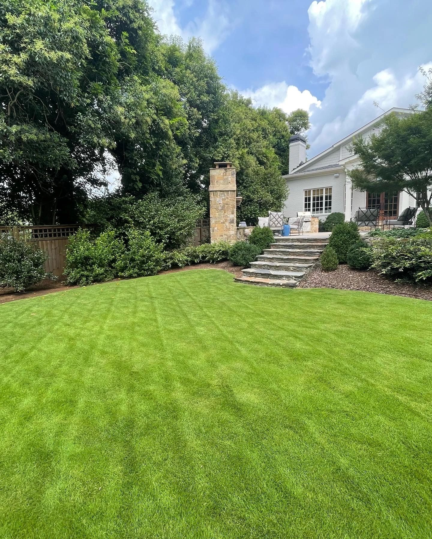 Eliteturflawncare - Lawn Care, Fertilizer and Weed Control