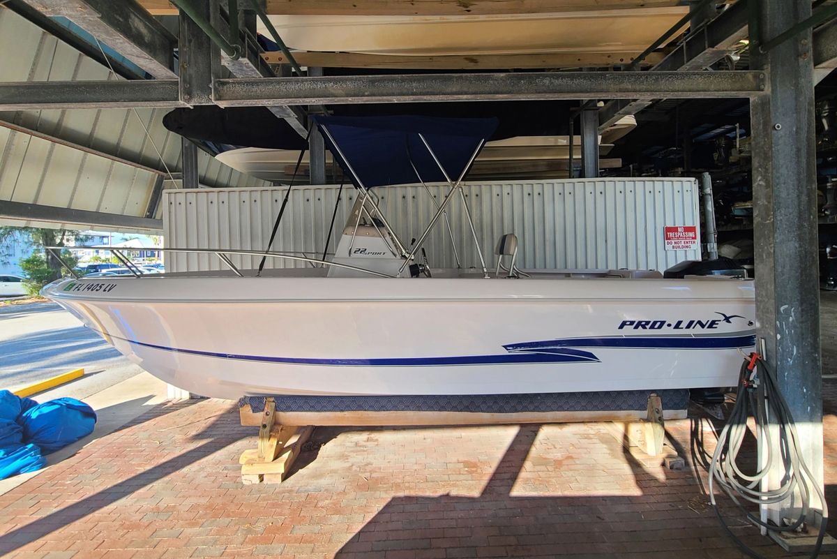 2002 Pro-Line 22 Sport CC w/ Mercury 200HP Motor