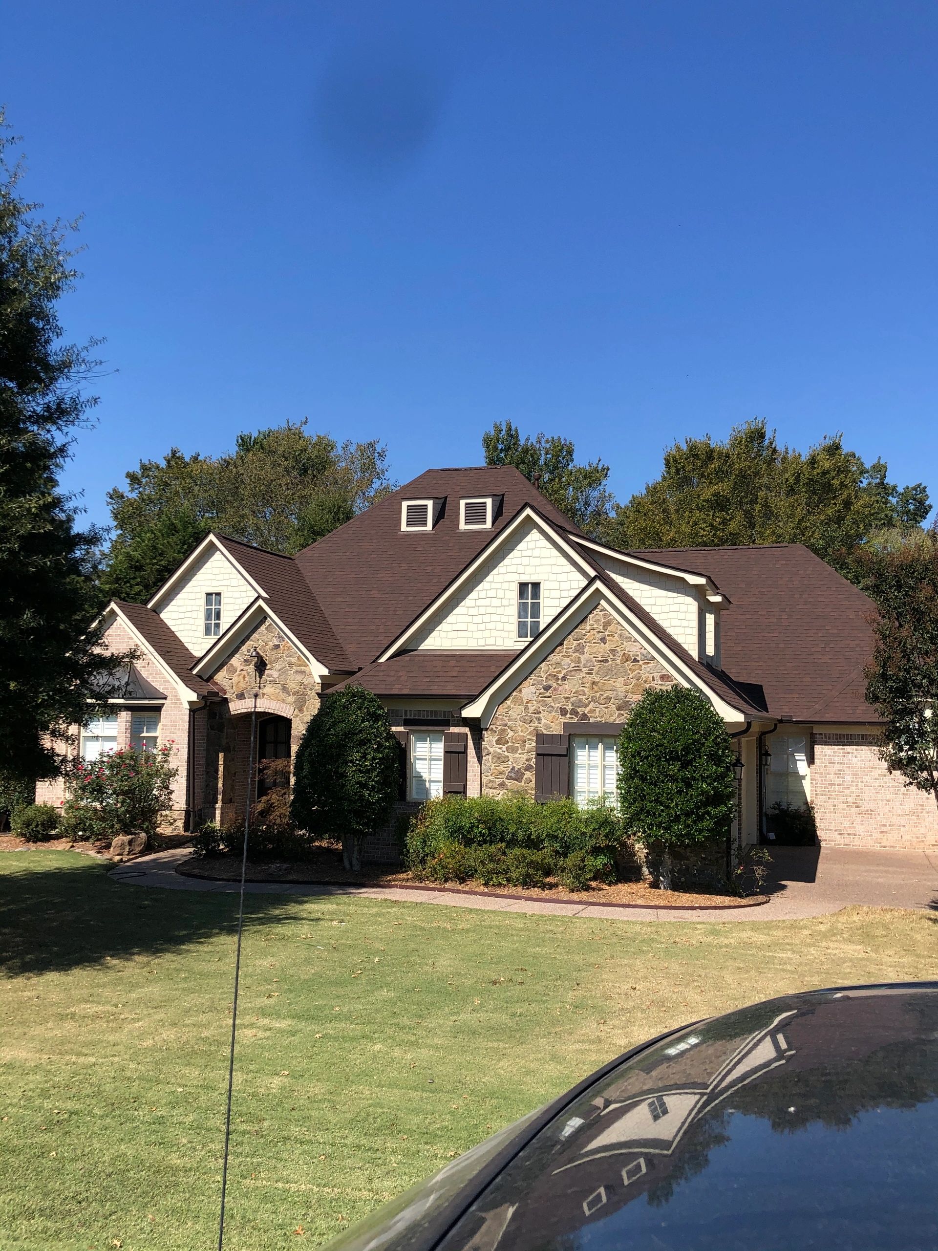 M & R Roofing & Construction