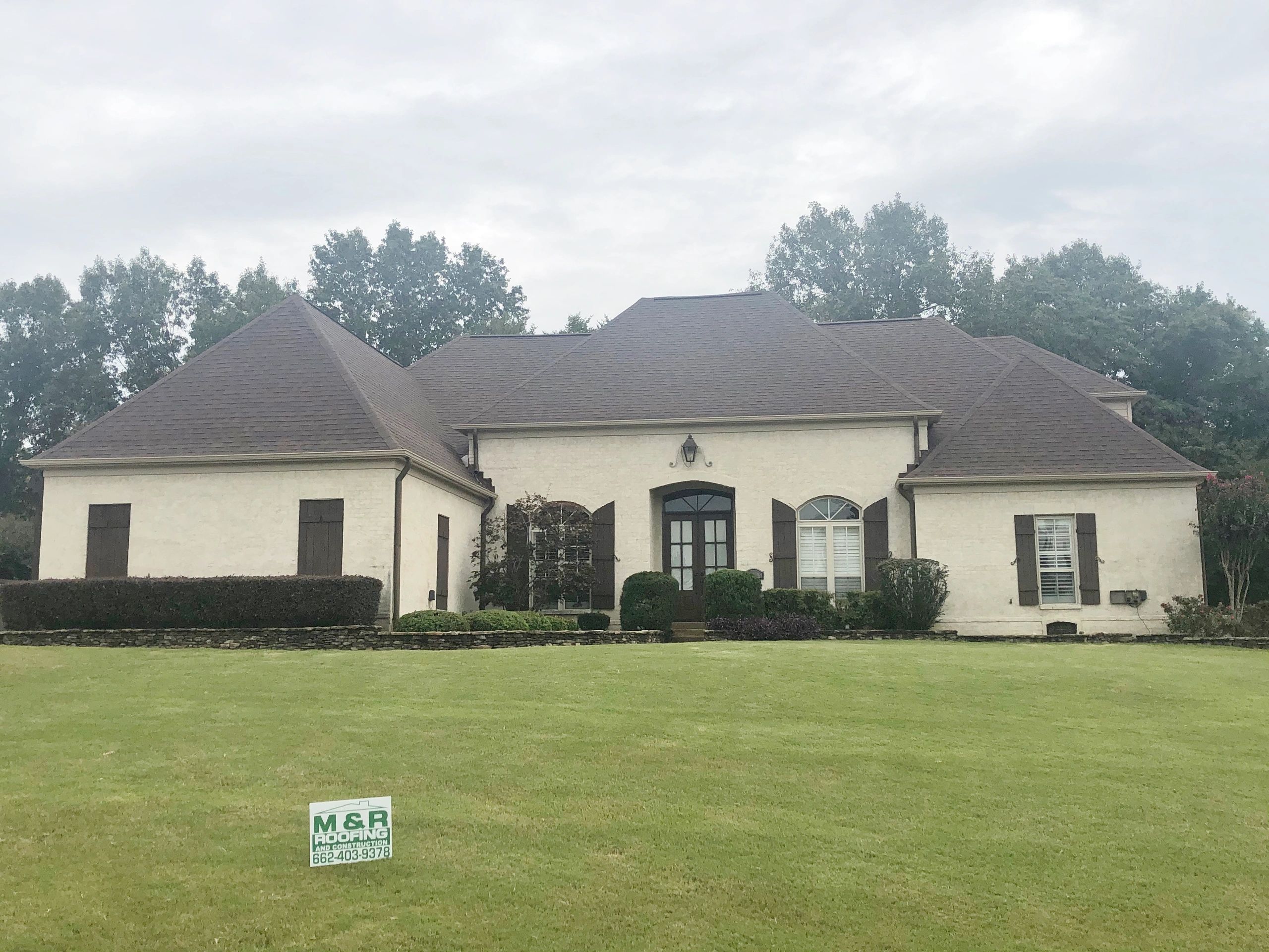 M & R Roofing & Construction - Home