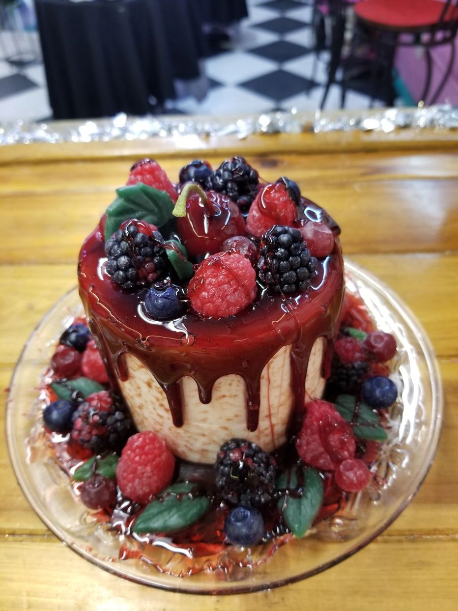 VERY BERRY CAKE