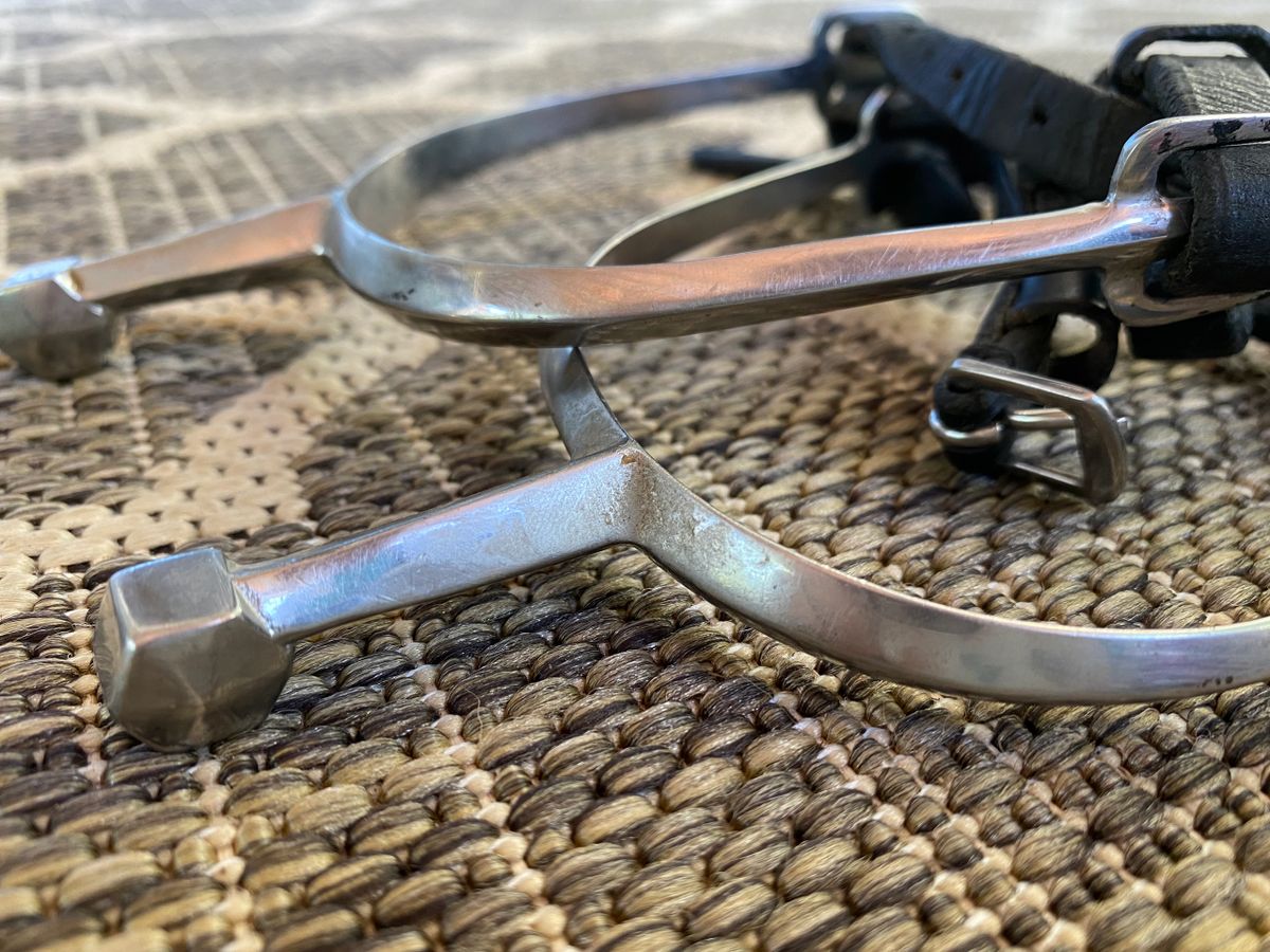 1.5" Geometric Style Spurs with Black Spur Straps