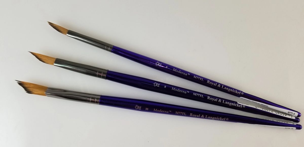 Moderna Triangular Brush Set