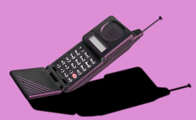 The Rising Trend of Gen Z Embracing Old-School Flip Phones: A Dig