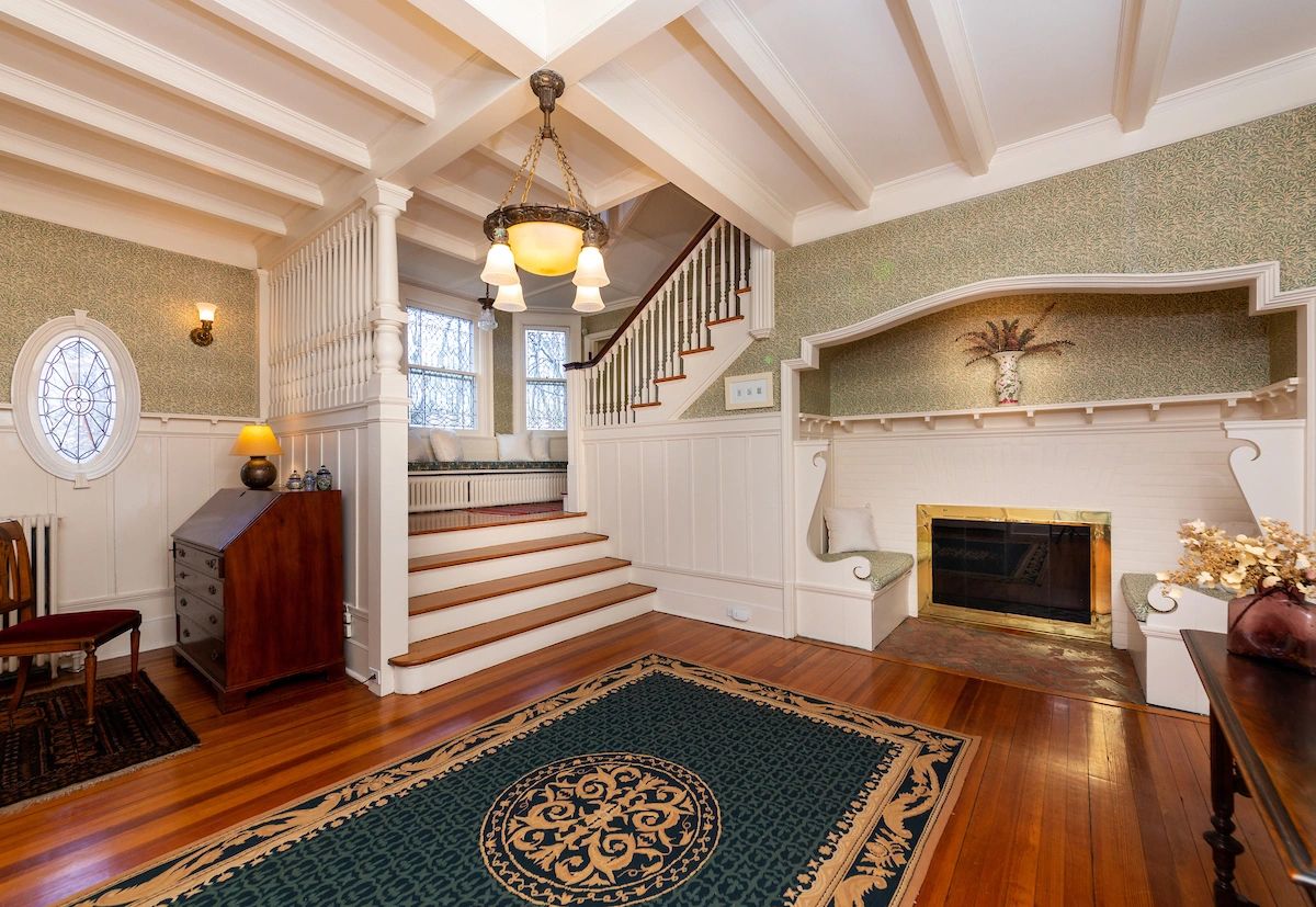 ourrivertownshome.com