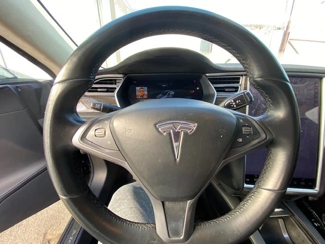 Tesla Model S Steering Wheel Controls Not Working? Here's the fix