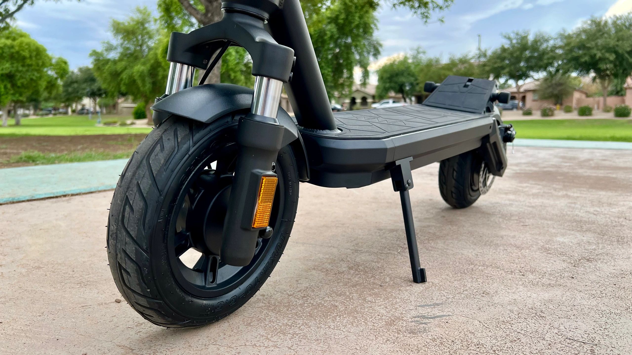 The VMAX VX2 Hub Electric Scooter Raises the Bar!