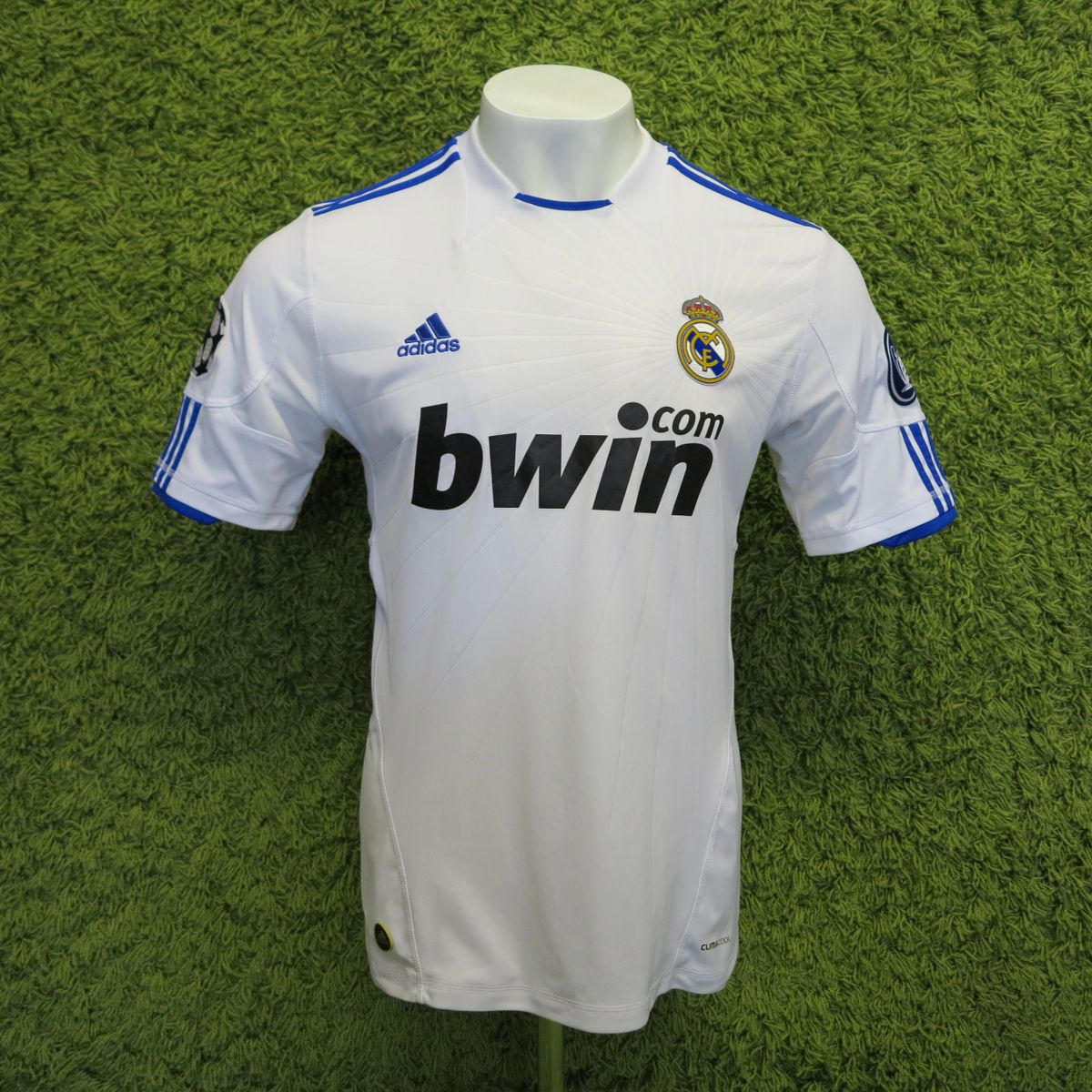2010-2011 REAL MADRID HOME FOOTBALL SHIRT UEFA CHAMPIONS LEAGUE PATCHES ...