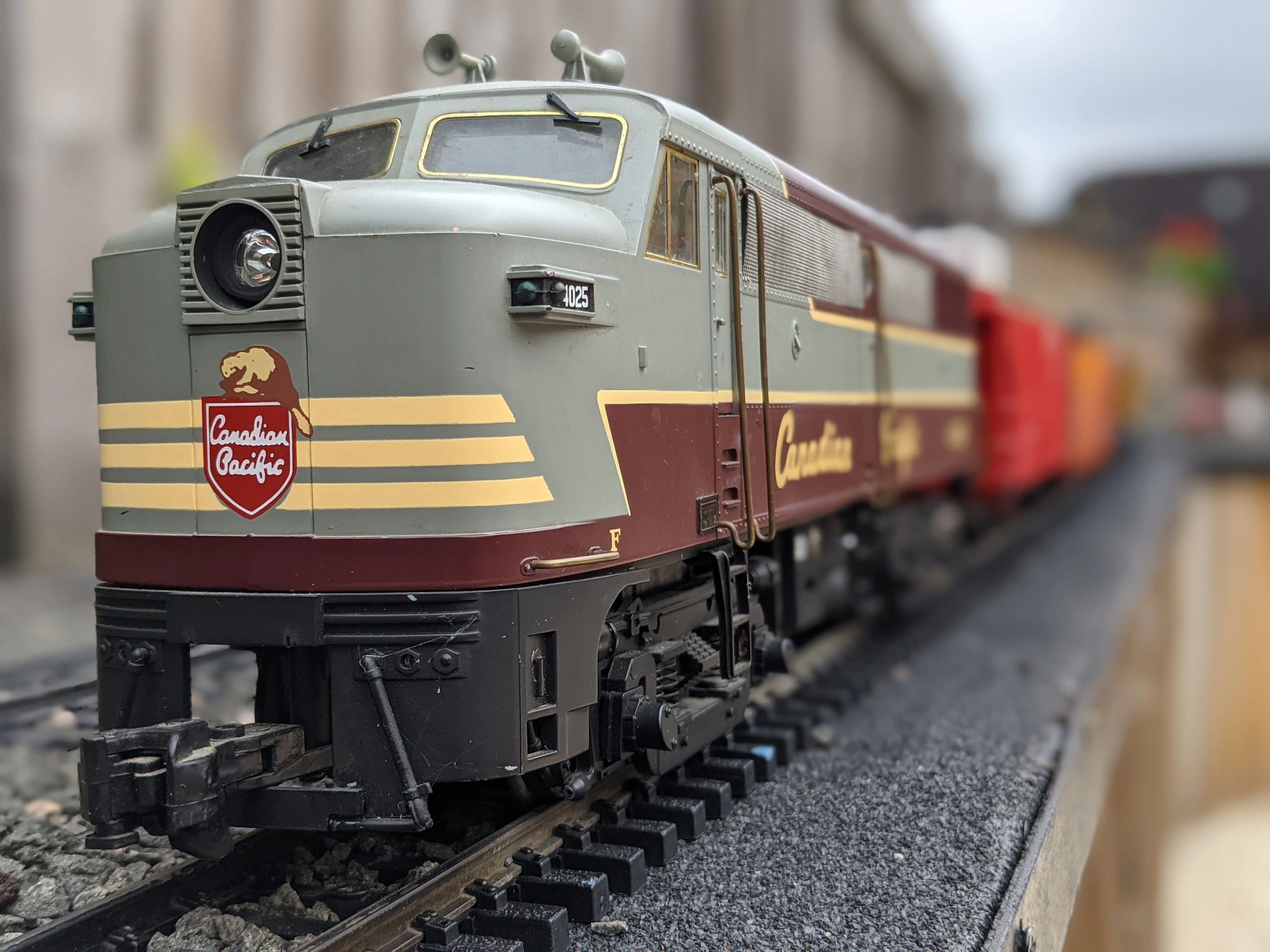G Scale Trains for Sale - Battery Powered Train Sets | Lococontrol