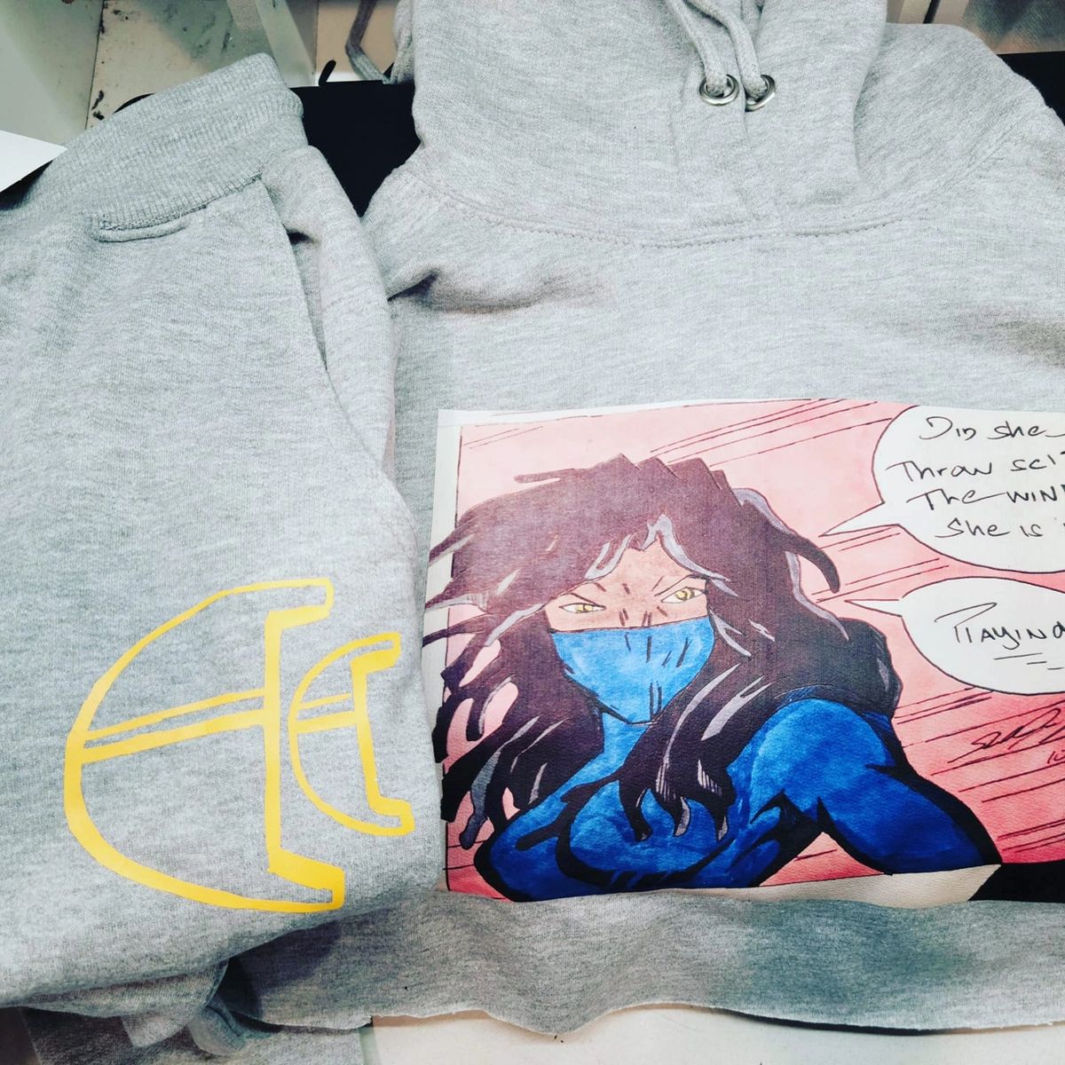 THE GREY COUNSELCOMICS CROP TOP DISTRESSED HOODIE SWEATSUIT